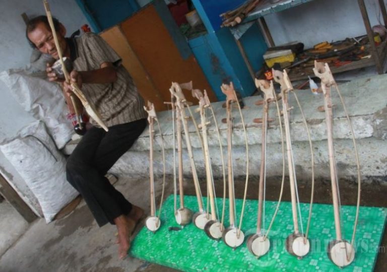 √ Cara Memainkan dan Pembuatan Alat Musik Rebab [Terlengkap]